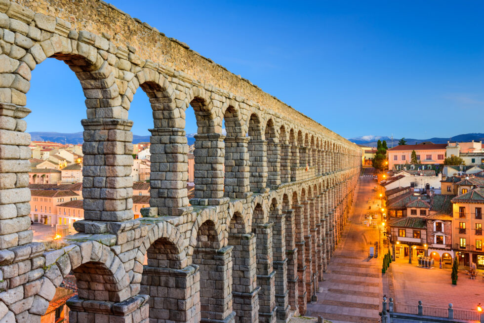 El Acueducto de Segovia, la arquitectura que desafía al tiempo - Millas ...